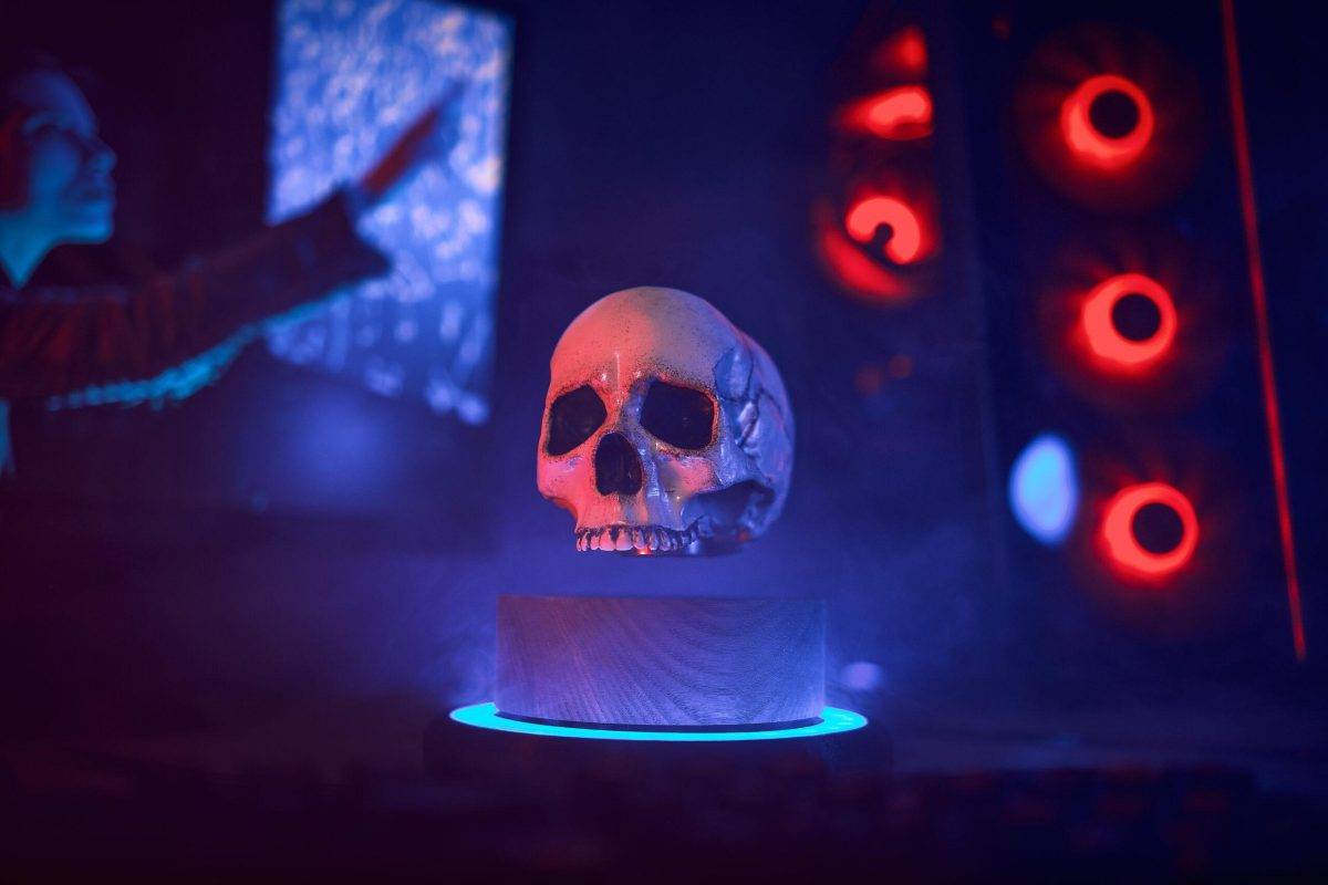 Floating Props - Greencade